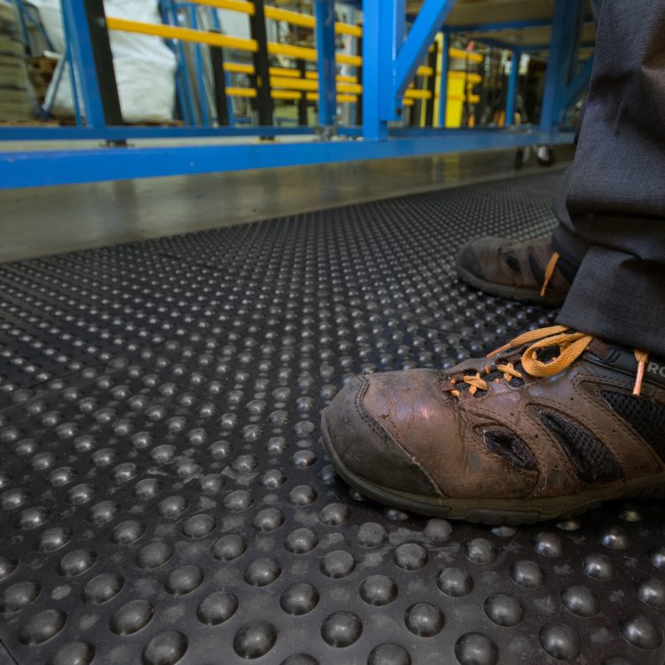 Bubble mat, Interlocking Bubble-Top Mats | COBA