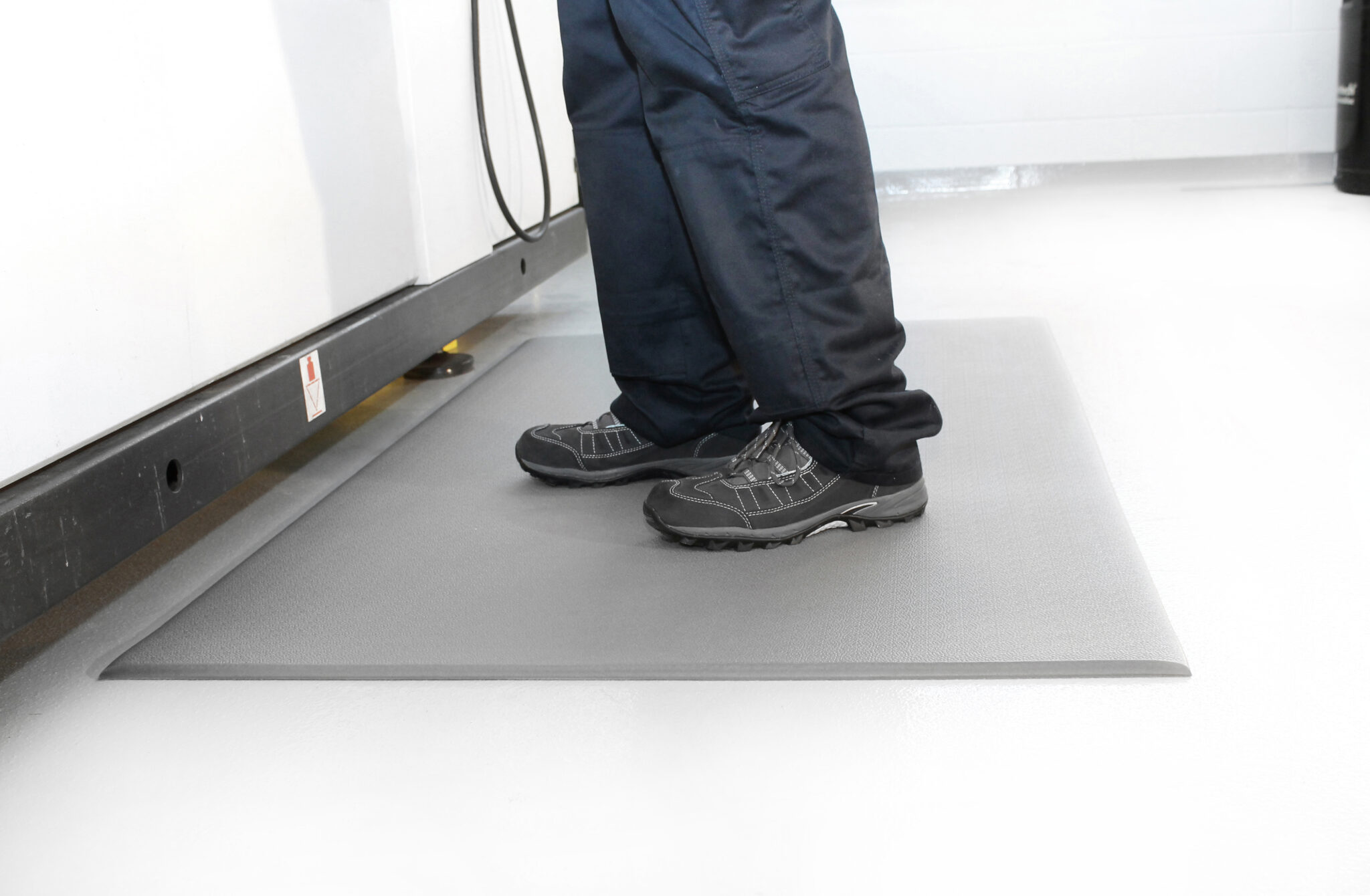 Choosing the right Anti-Fatigue mat materials for a unique workspace - COBA